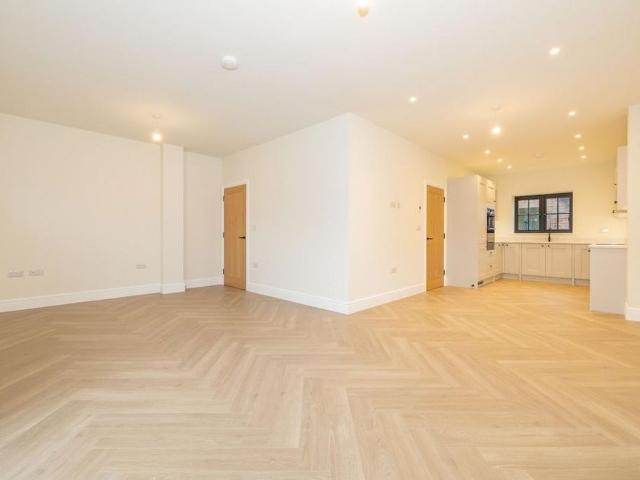 4 bedroom semi detached house to rent