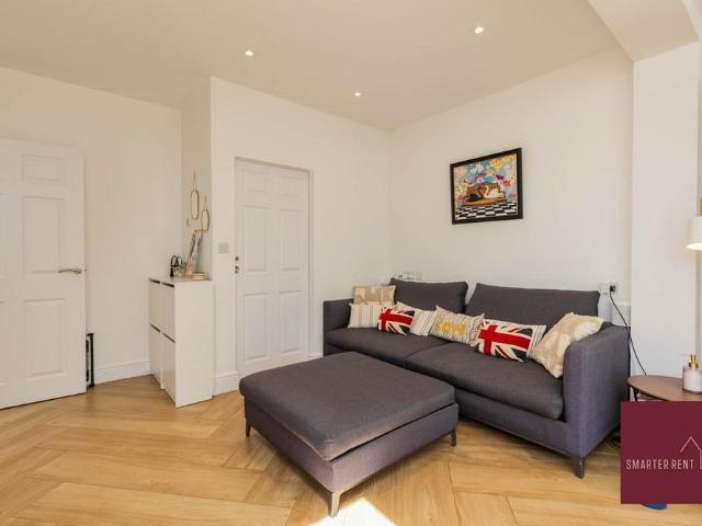 4 bedroom semi detached house to rent