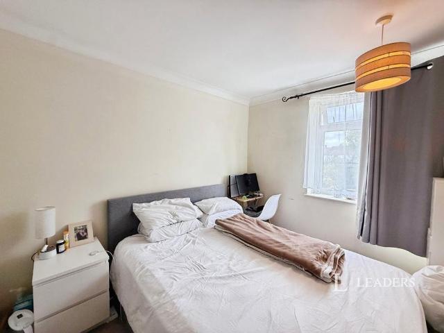 4 bedroom semi detached house to rent