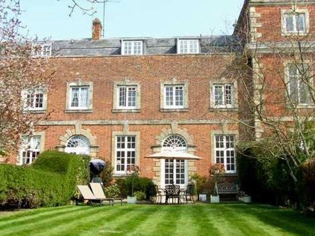 4 bedroom semi detached house to rent