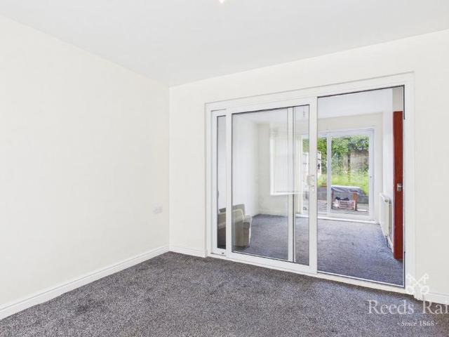 4 bedroom semi detached house to rent