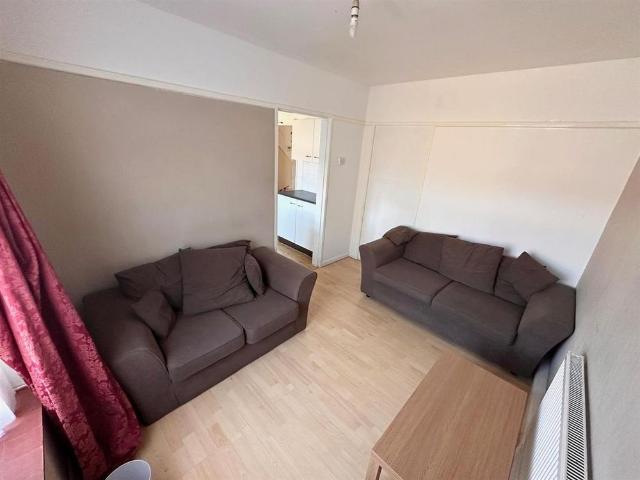 4 bedroom semi detached house to rent