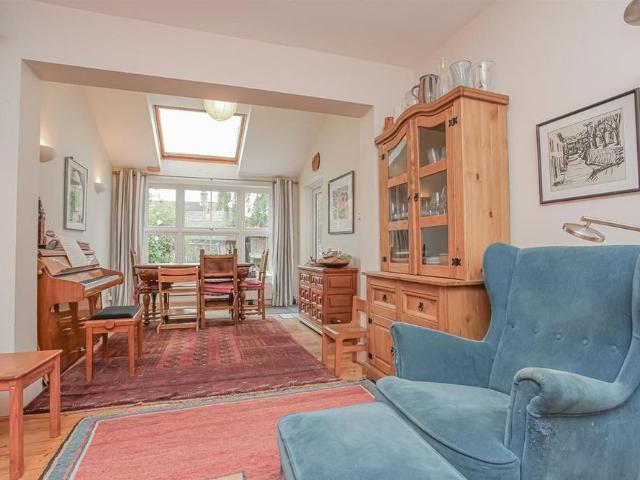 4 bedroom semi detached house to rent