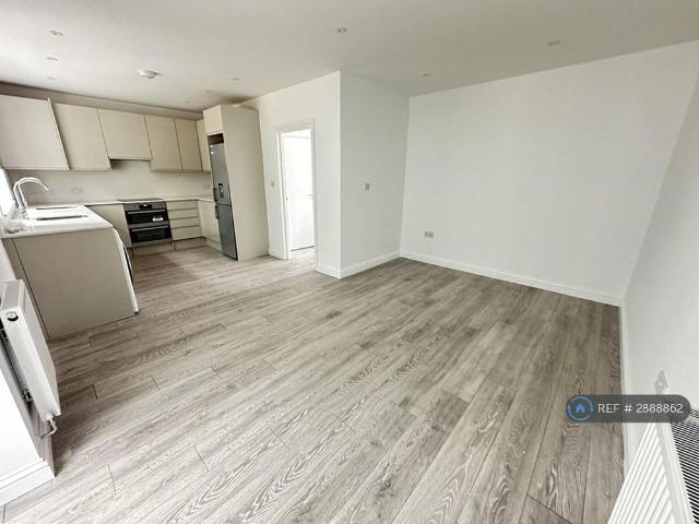 4 bedroom semi detached house to rent