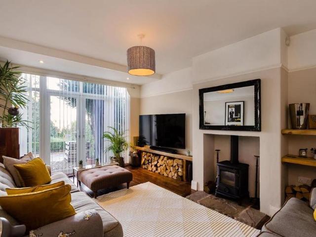 4 bedroom semi detached house to rent