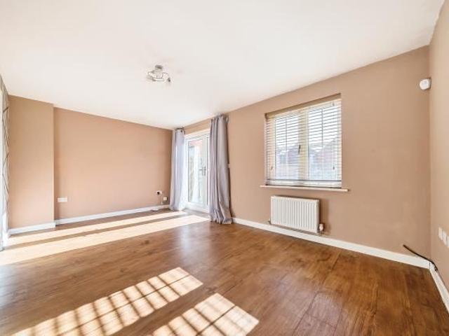 4 bedroom semi detached house to rent