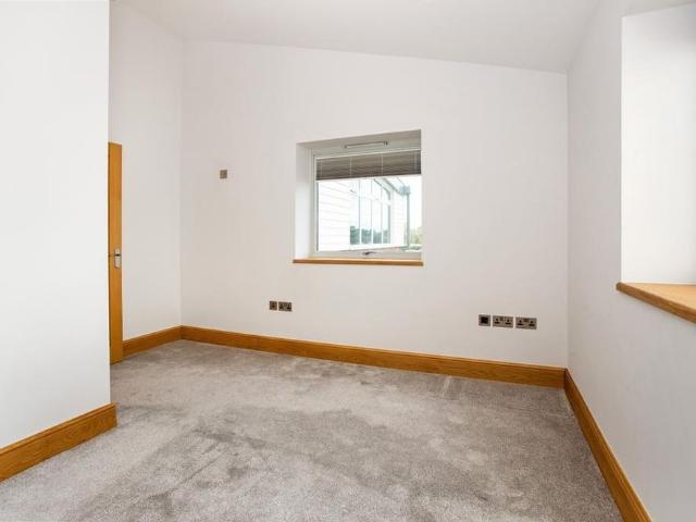4 bedroom semi detached house to rent