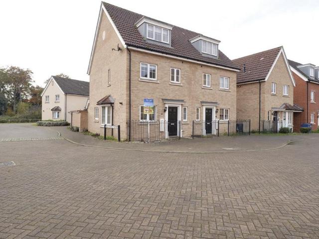 4 bedroom semi detached house to rent