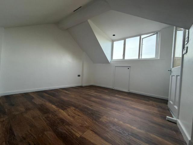 4 bedroom semi detached house to rent