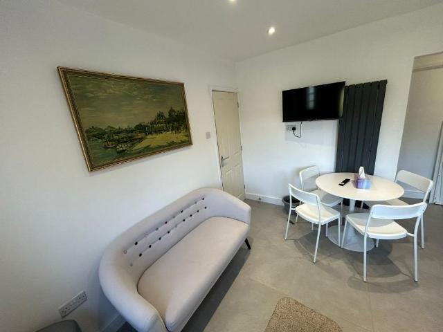 4 bedroom semi detached house to rent
