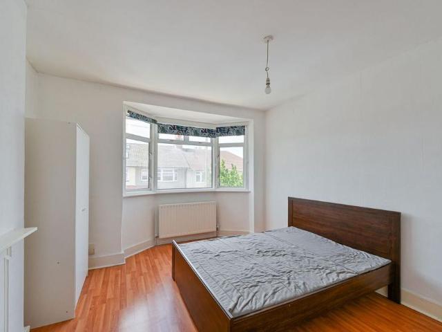 4 bedroom semi detached house to rent