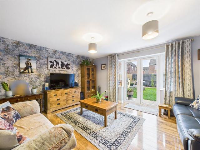 4 bedroom semi detached house to rent