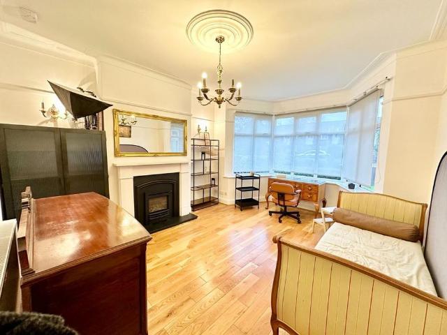 4 bedroom semi detached house to rent