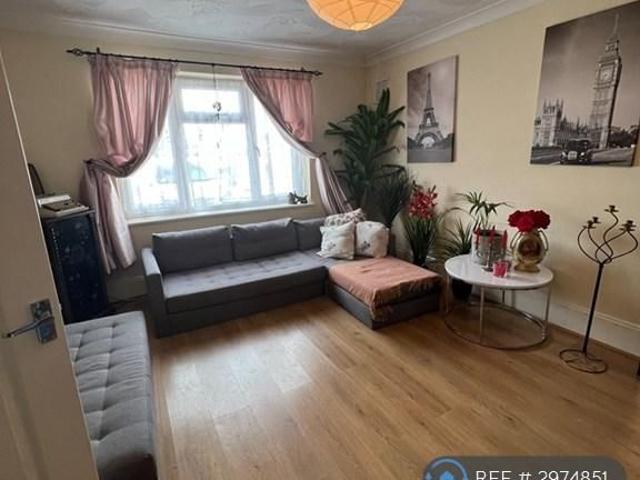 4 bedroom semi detached house to rent