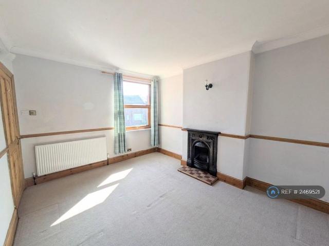 4 bedroom semi detached house to rent