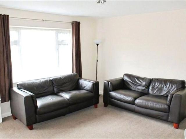 4 bedroom semi detached house to rent