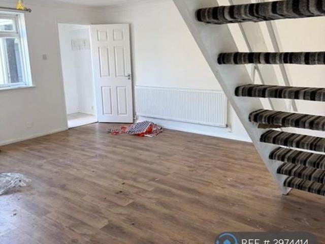4 bedroom semi detached house to rent