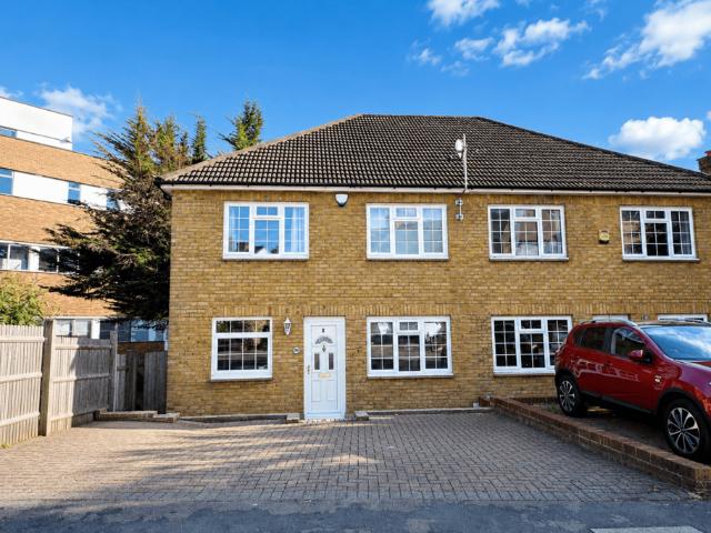 4 bedroom semi detached house to rent