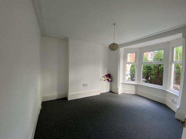 4 bedroom semi detached house to rent