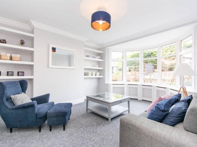 4 bedroom semi detached house to rent