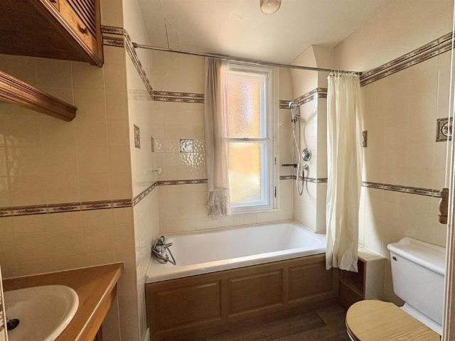 4 bedroom semi detached house to rent