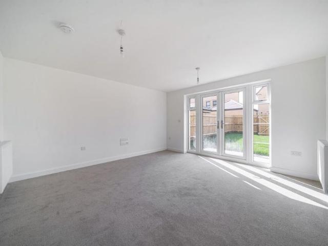 4 bedroom semi detached house to rent