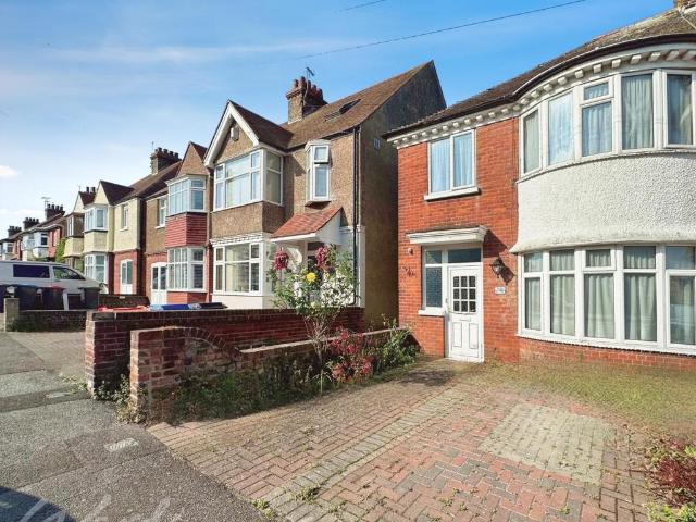 4 bedroom semi detached house to rent