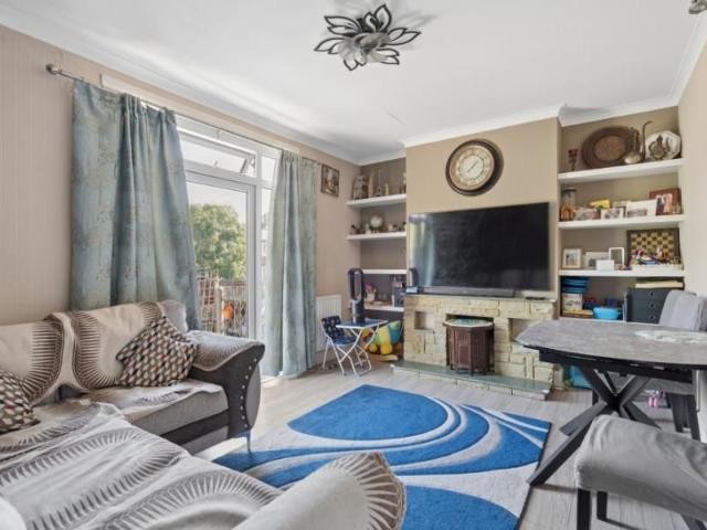 4 bedroom semi detached house to rent