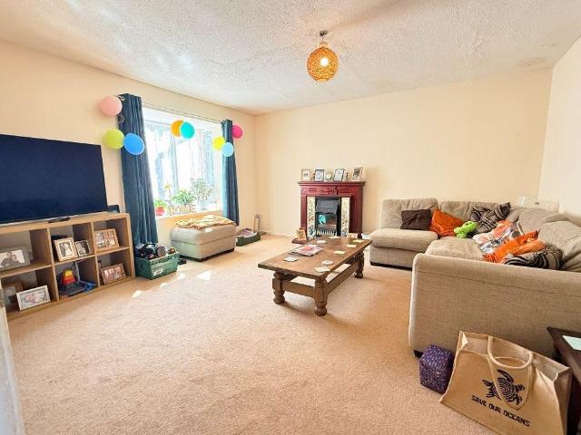 4 bedroom semi detached house to rent