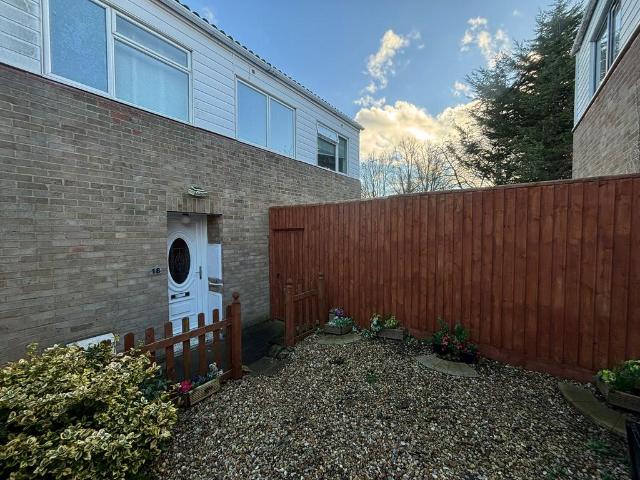 4 bedroom semi detached house to rent