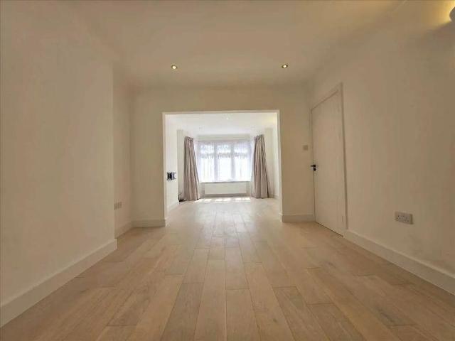 4 bedroom semi detached house to rent