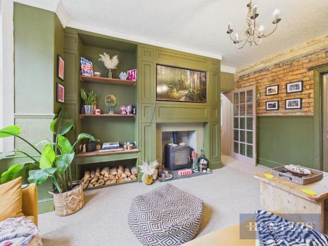 4 bedroom semi detached house to rent