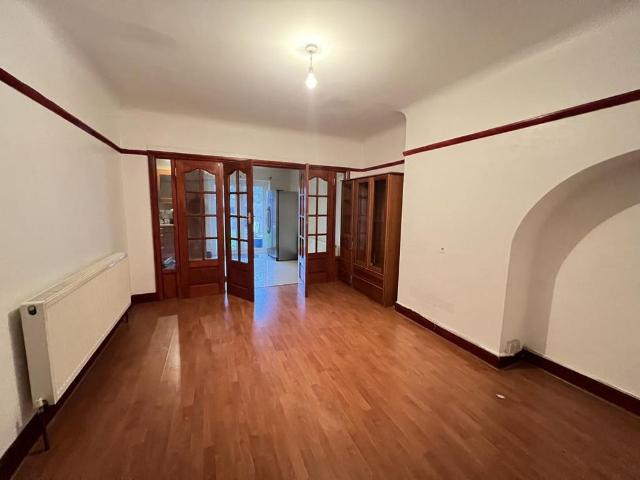 4 bedroom semi detached house to rent