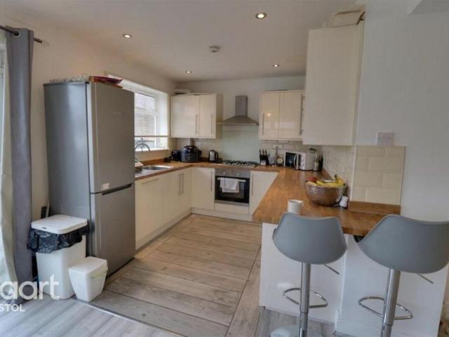 4 bedroom semi detached house to rent