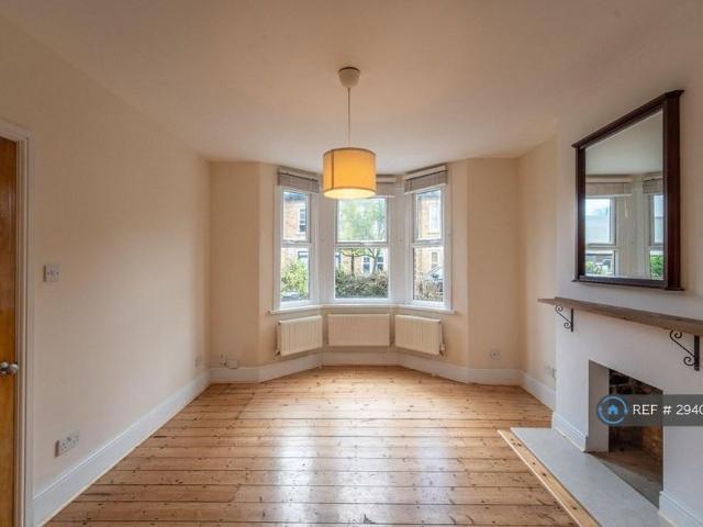 4 bedroom semi detached house to rent