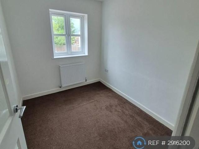 4 bedroom semi detached house to rent