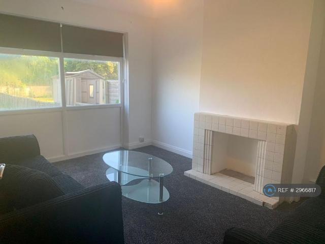 4 bedroom semi detached house to rent