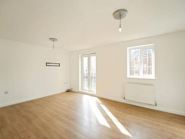 4 bedroom semi detached house to rent