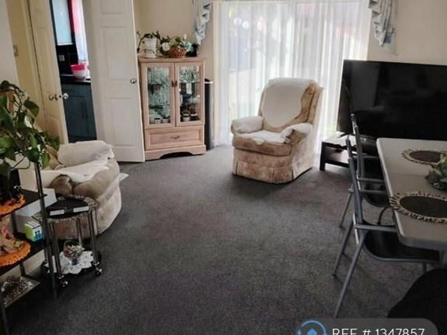 4 bedroom semi detached house to rent