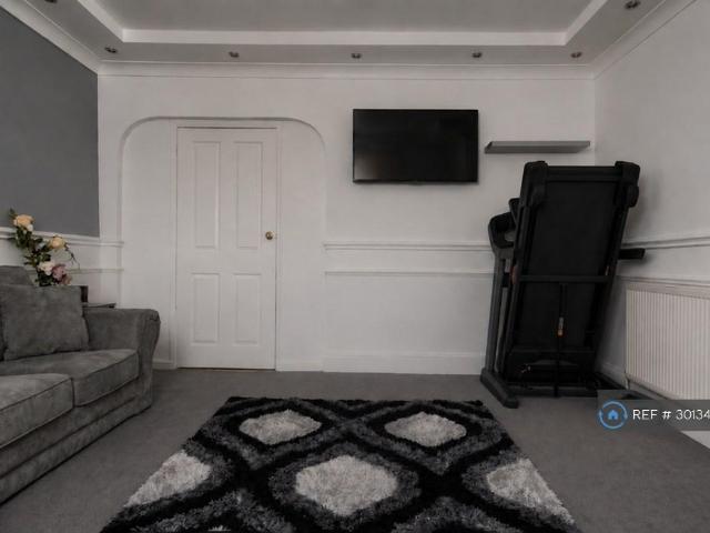 4 bedroom semi detached house to rent