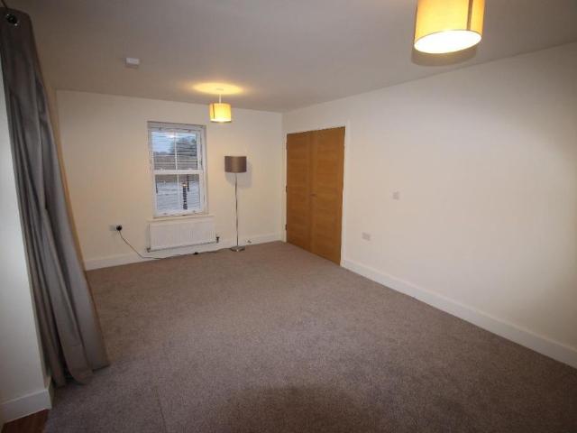 4 bedroom semi detached house to rent