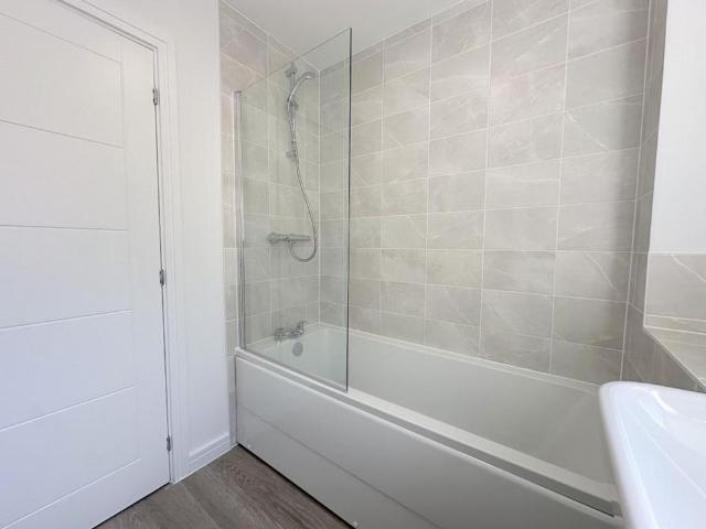 4 bedroom semi detached house to rent