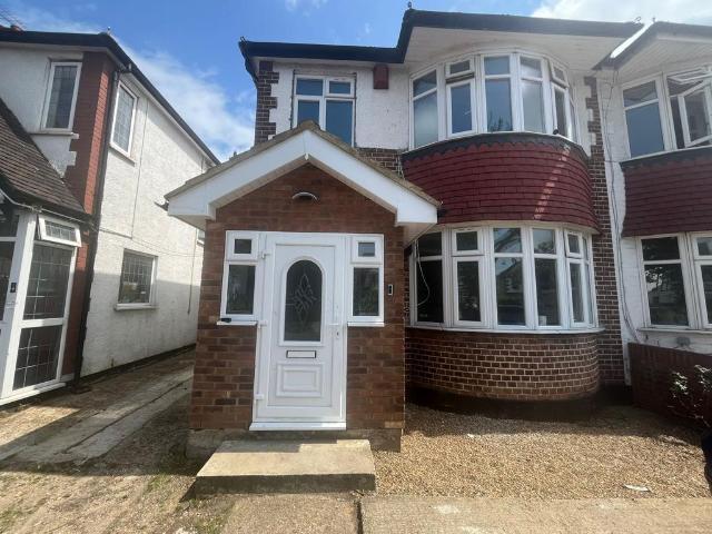 4 bedroom semi detached house to rent