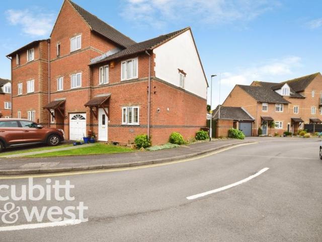 4 bedroom semi detached house to rent