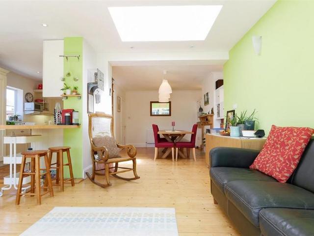 4 bedroom semi detached house to rent