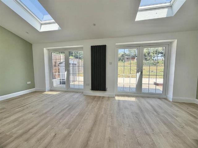 4 bedroom semi detached house to rent