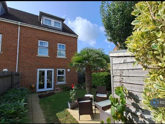 4 bedroom semi detached house to rent