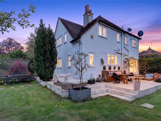 4 bedroom semi detached house to rent