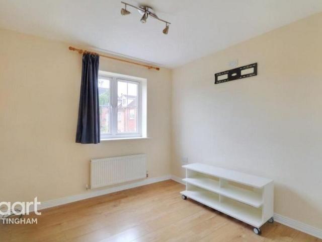 4 bedroom semi detached house to rent