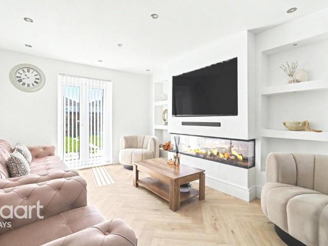 4 bedroom semi detached house to rent